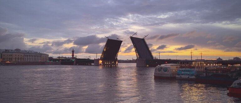 10+ Spectacular Bridges that Open for Boats | Newspire